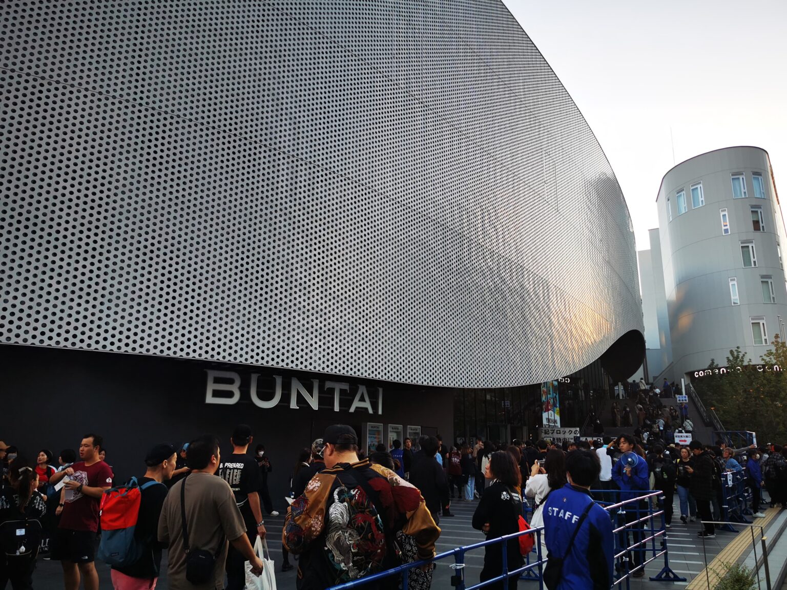 横浜BUNTAI 駅からの行き方・ステージの見え方 - tm-808