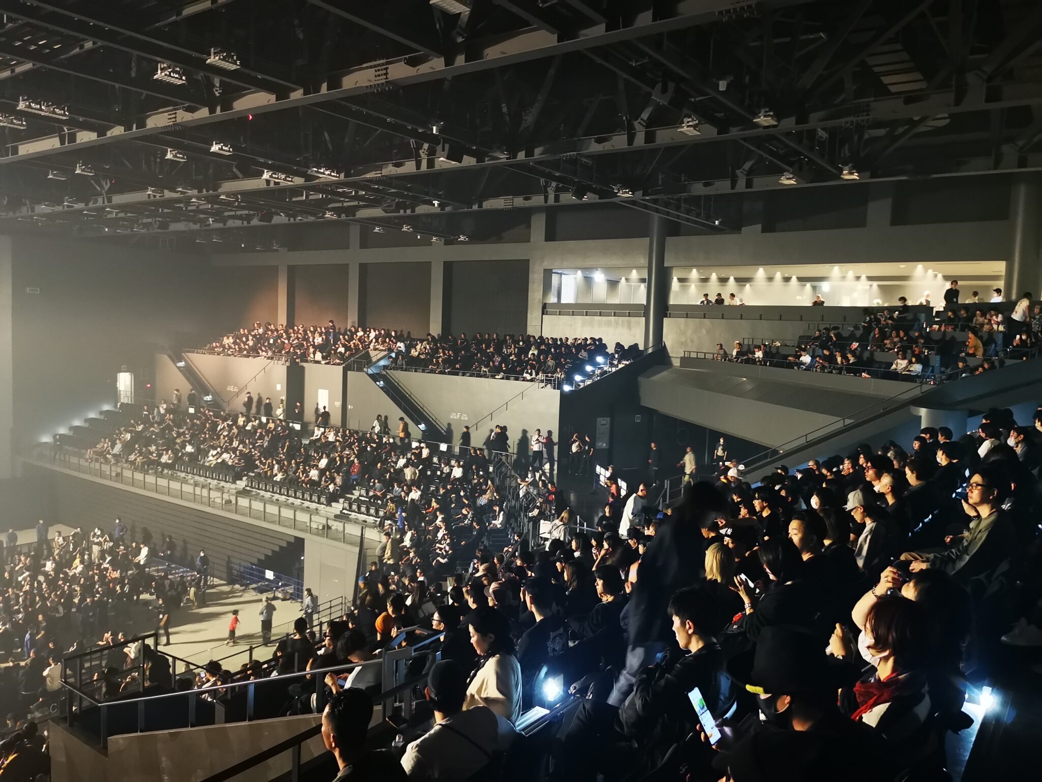 横浜BUNTAI 駅からの行き方・ステージの見え方 - tm-808